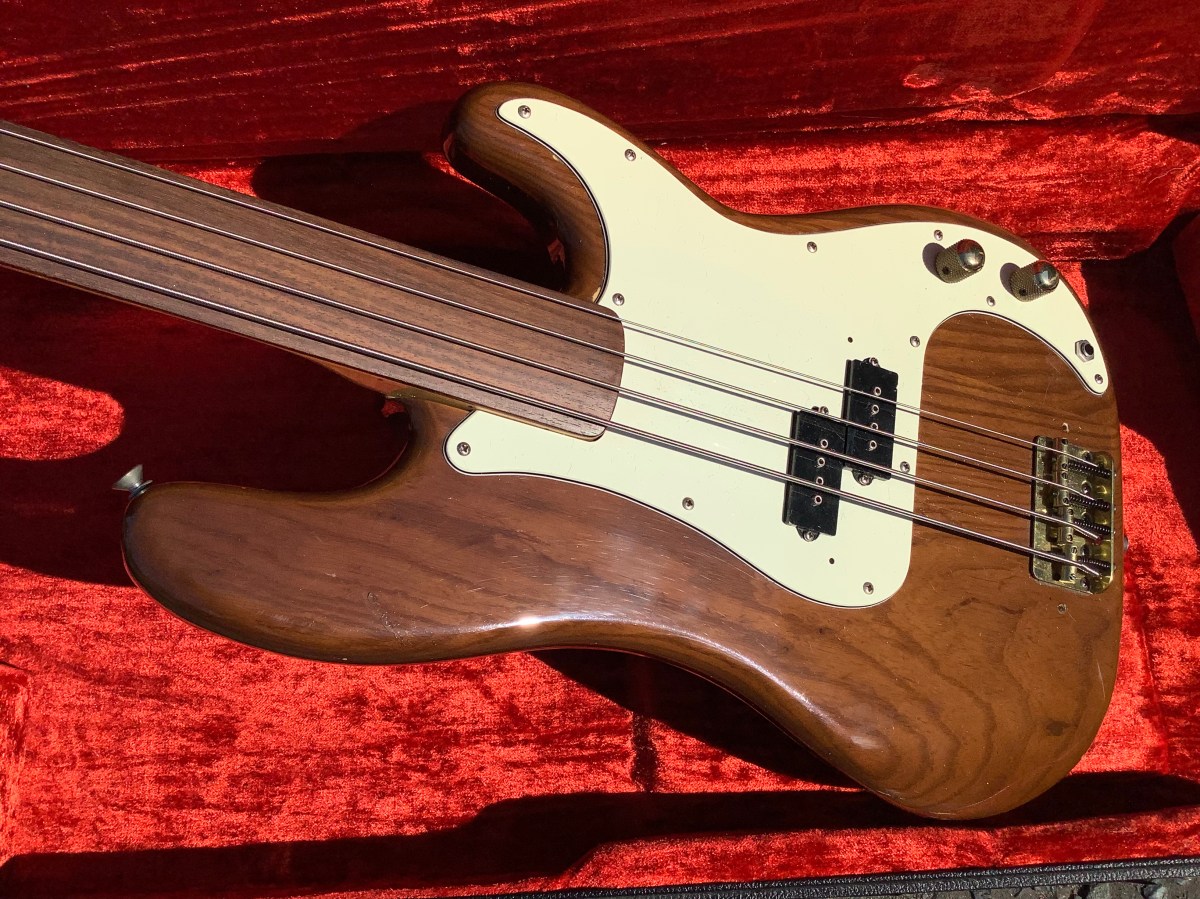 Fender Precision Bass Fretless (1977, Walnut) | My Pile of Guitars & Basses